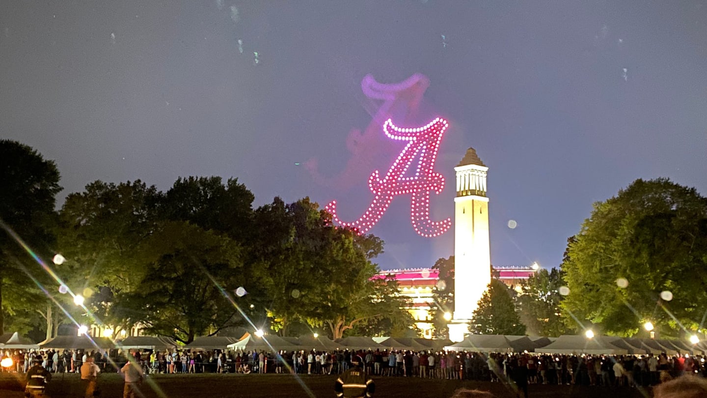 University of Alabama Wows Homecoming Crowd With Drone Show: Roll Call ...