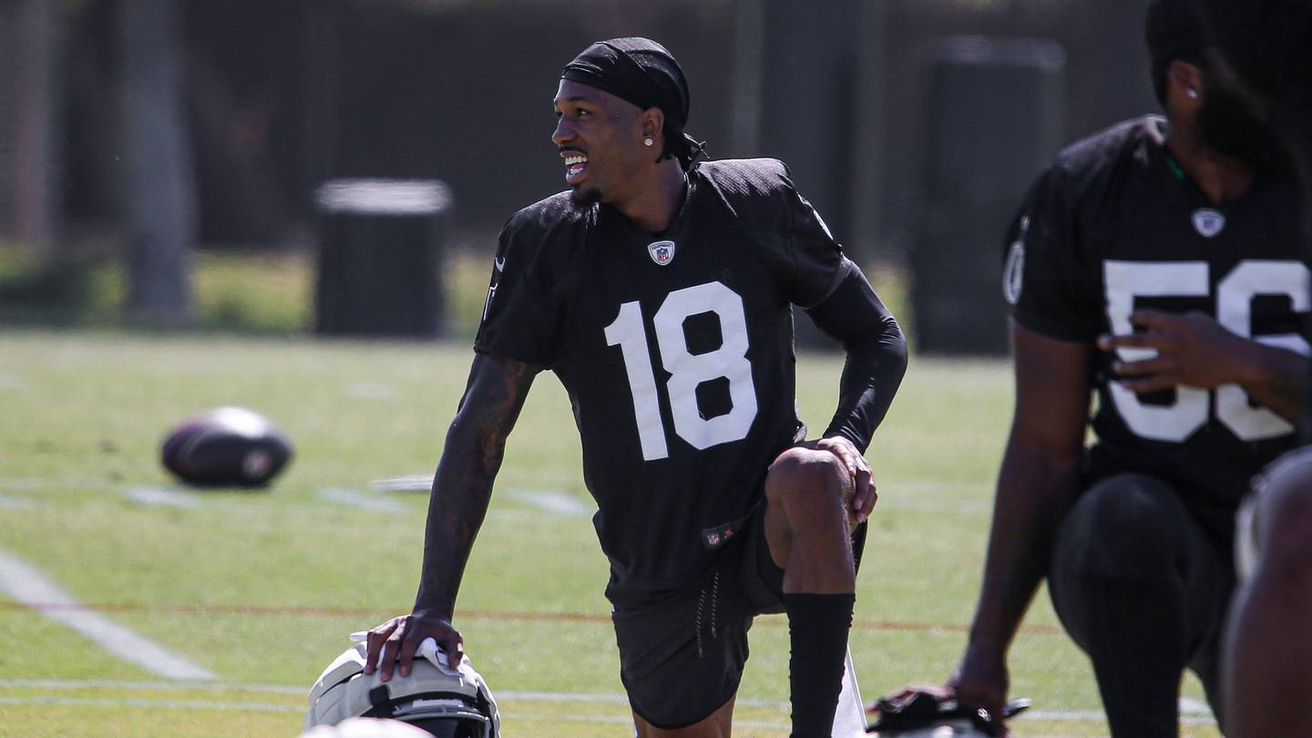 Raiders CB Jones from the Locker Room