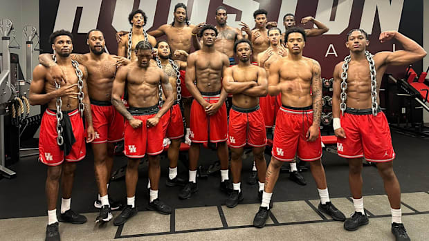 Photo of Houston basketball team during summer workouts turns viral