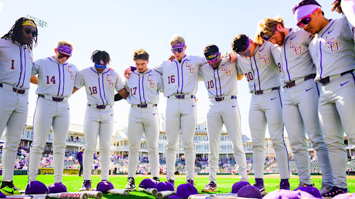 Live Updates: LSU Baseball vs. Arkansas Razorbacks in College World ...