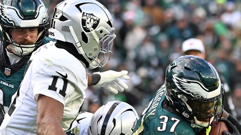 Why Kenny Pickett Failed to Provide Raiders With QB Answers | Yardbarker