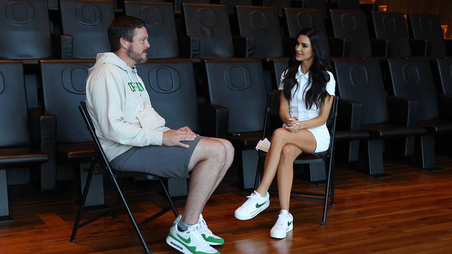 Oregon Ducks Dan Lanning Details Quarterback Dante Moore's 'Swagger ...