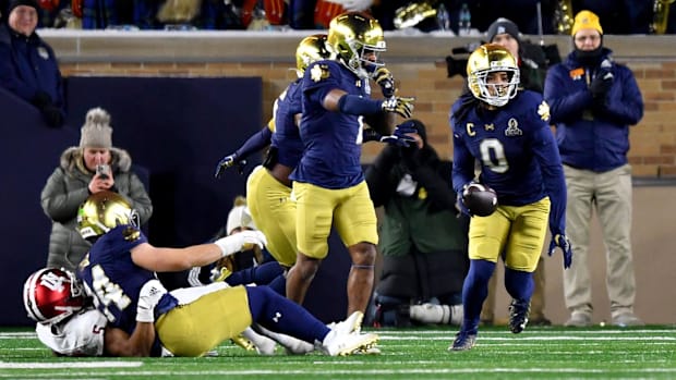 Notre Dame's Al Golden Gives Powerful Speech After Winning Broyles Award