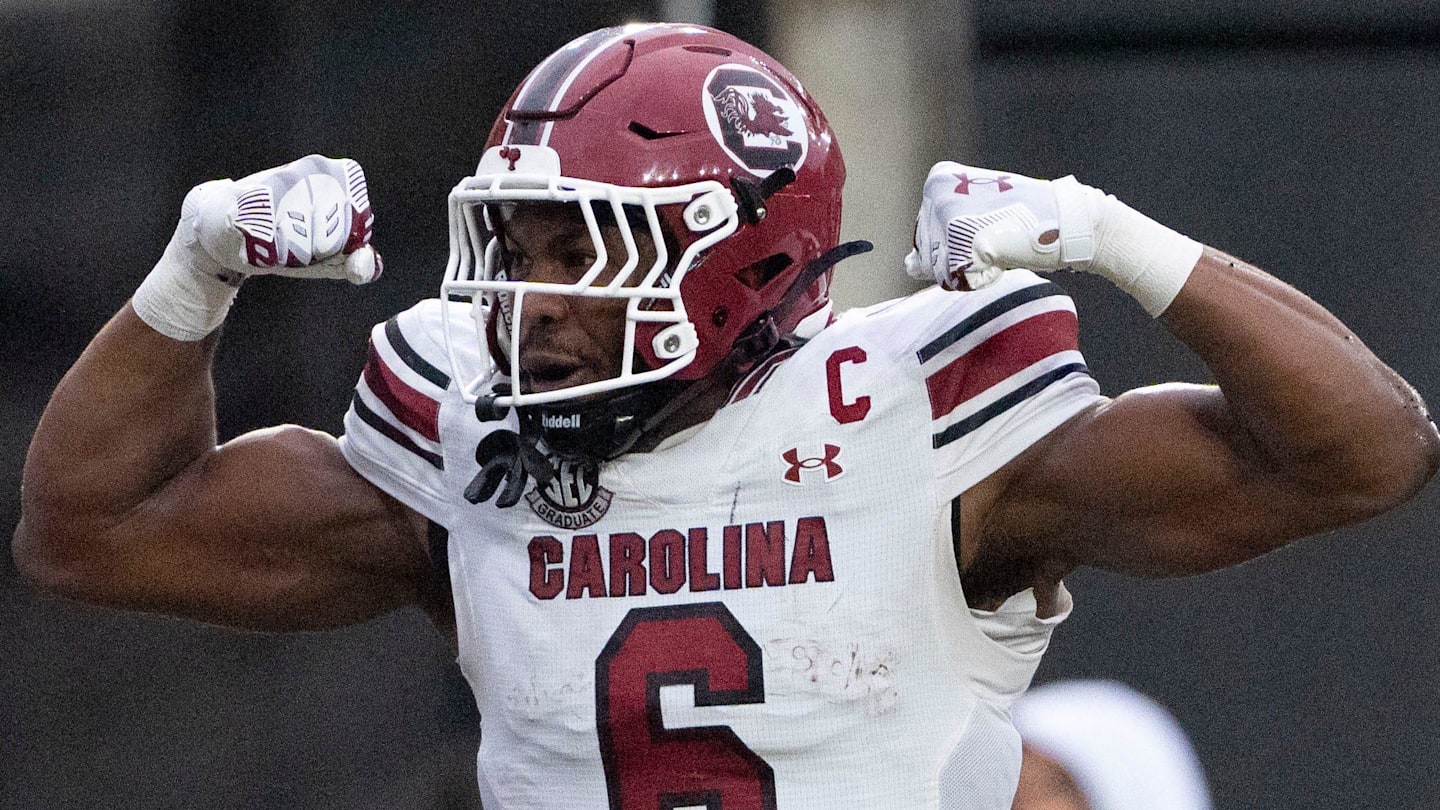 Former South Carolina TE Joshua Simon signs with the Atlanta Falcons