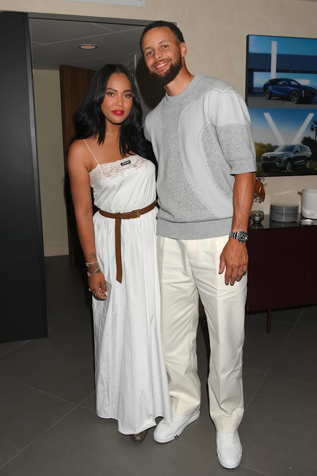 Ayesha Curry stuns in all black-fit playing husband Stephen’s favorite ...