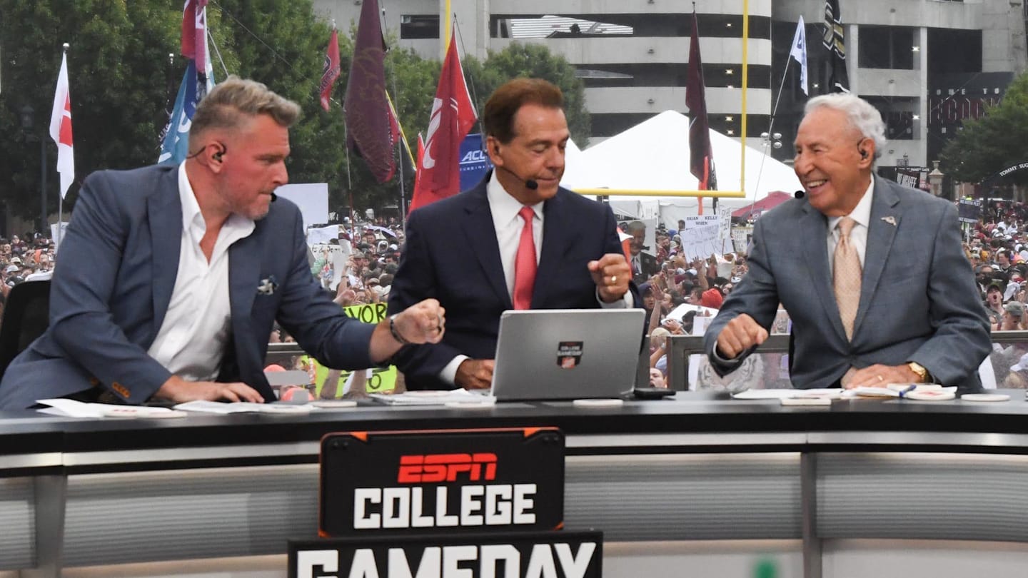 Even Nick Saban Sang During Darius Rucker's College GameDay 'Wagon ...