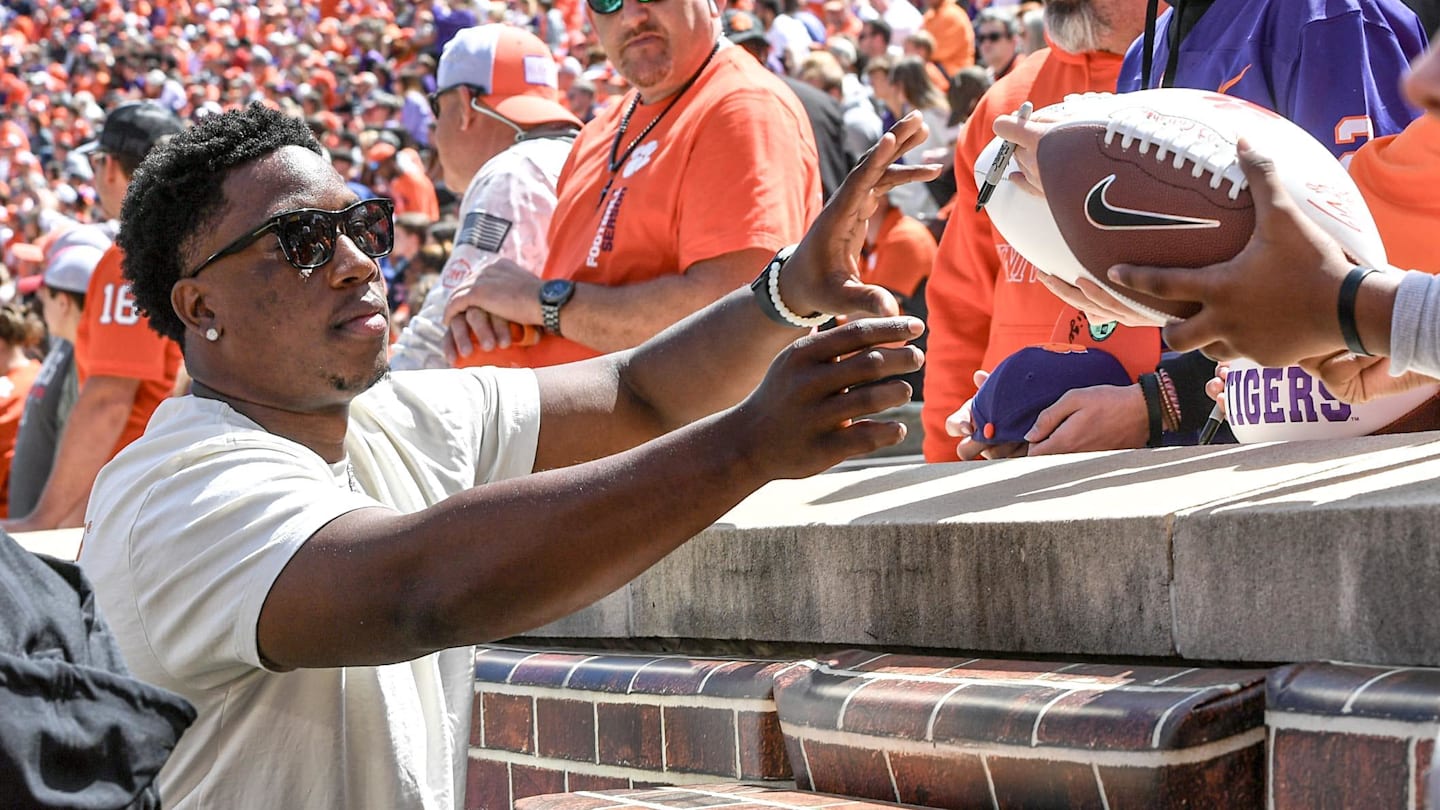 Cincinnati Bengals Bring Back Familiar Face, Bolster Defensive Line