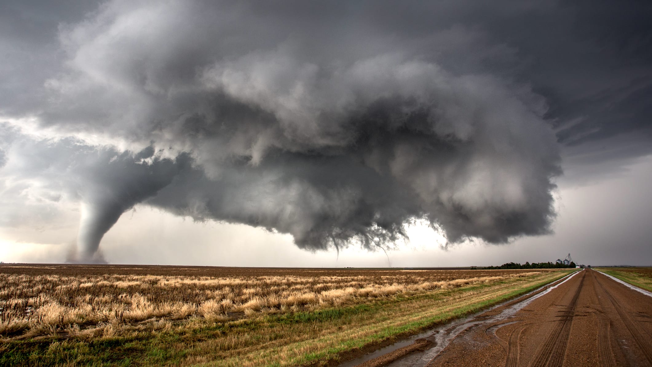 f12 tornado simulation