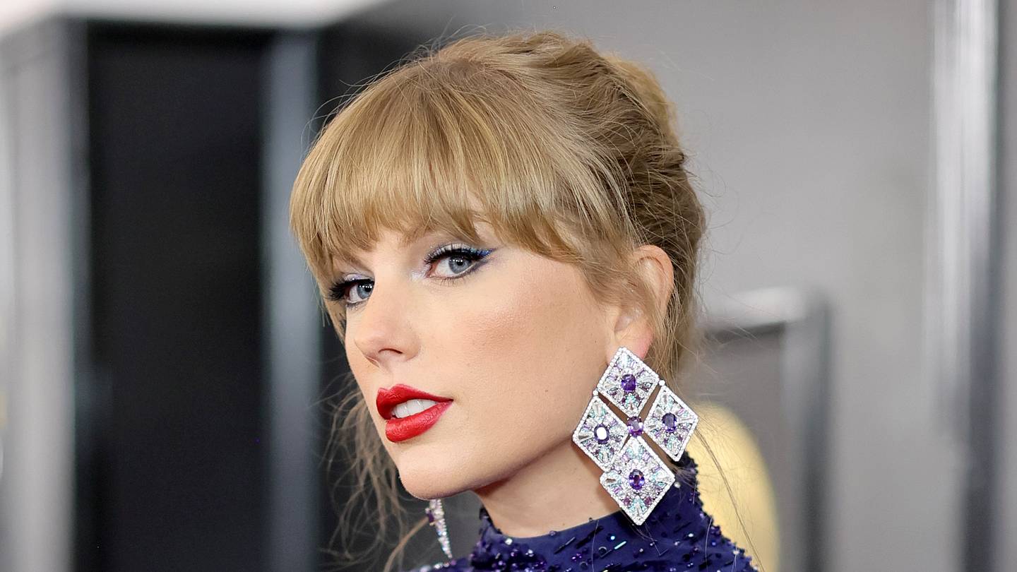 6 Taylor Swift Red Carpet Looks That Prove She’s Always Been in Her ...