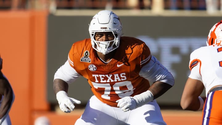 Texas Longhorns Land Massive Commitment From 4-Star Offensive Lineman
