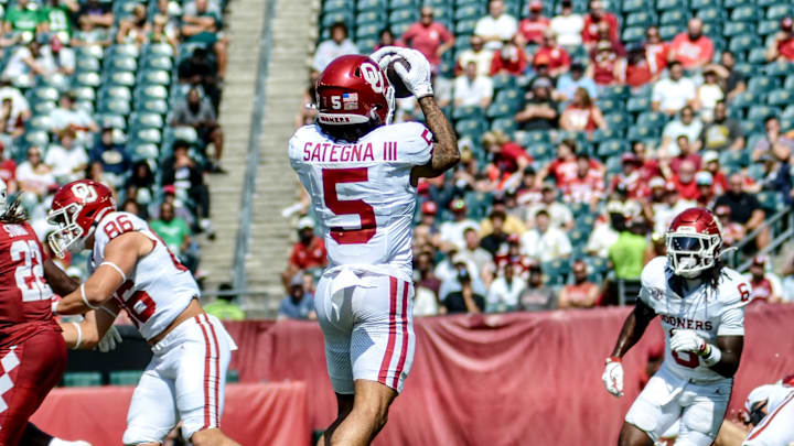 How Oklahoma WR Isaiah Sategna's Versatility Adds to Sooners' Offense