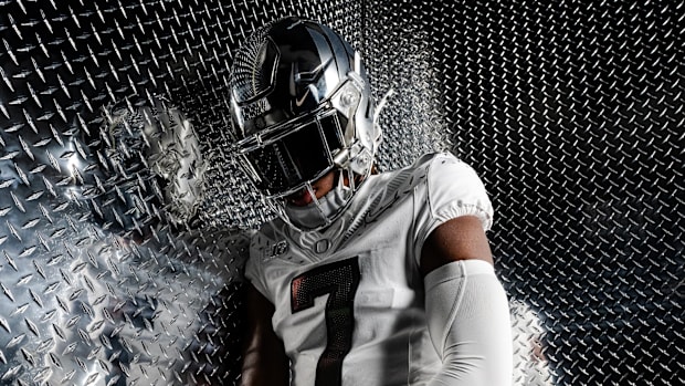 Oregon Ducks Uniforms Release: All-White 'Warp Speed' Uniforms for ...