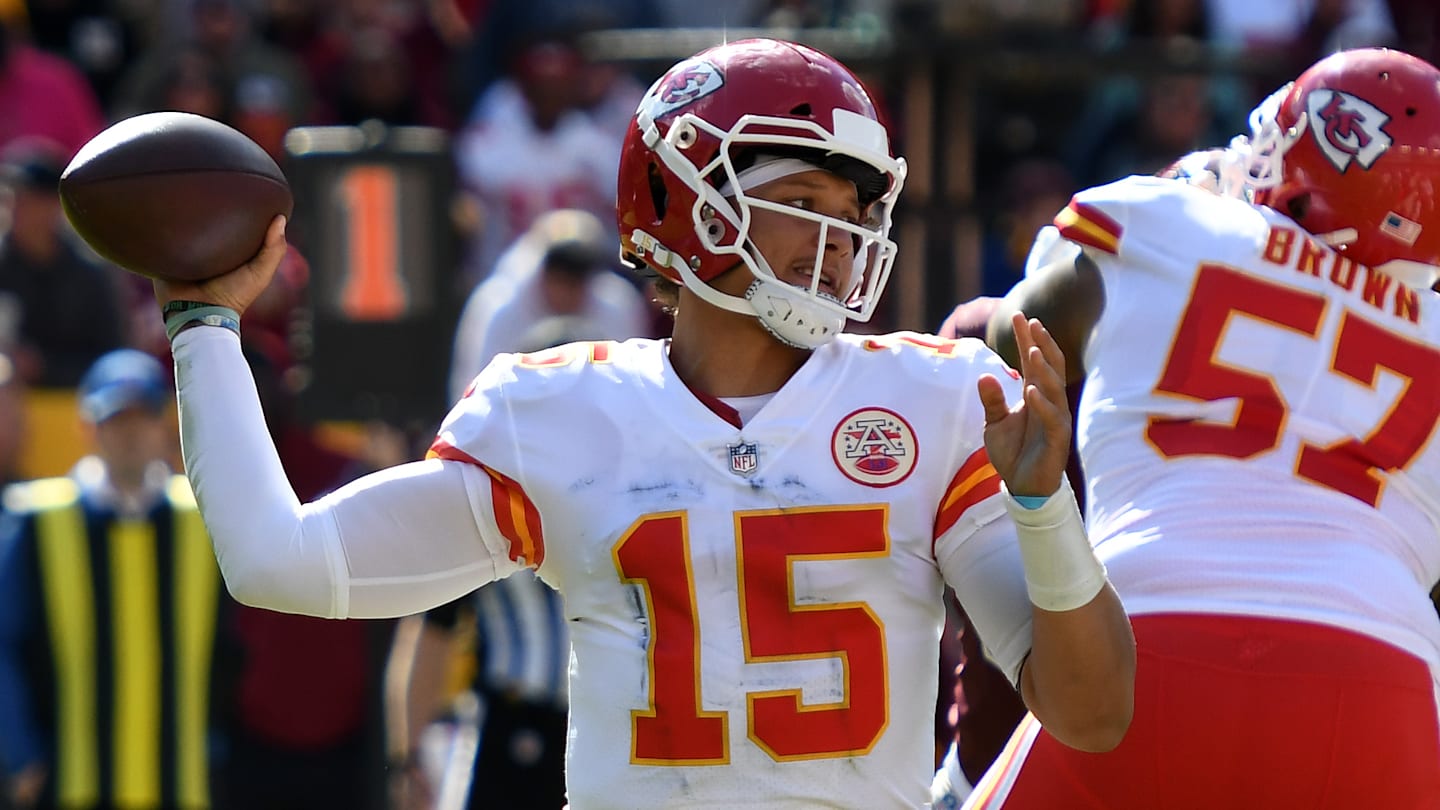Clip from stands of Patrick Mahomes throw is out of this wor
