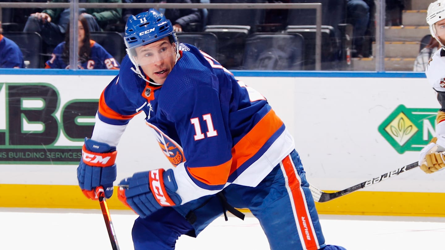 Zach Parise's Steady Play With Islanders Finally Cashes in With Points