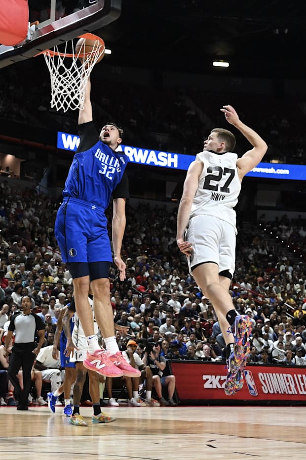 Dallas Mavericks fighting between two timelines with Cooper Flagg