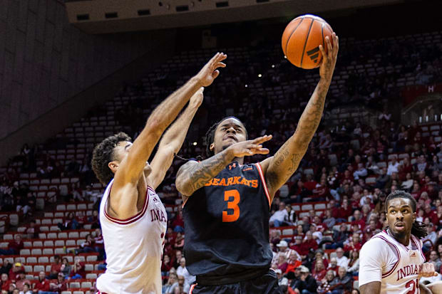 In Beating Kentucky For Lamar Wilkerson, Darian DeVries Won Indiana Hearts And Minds