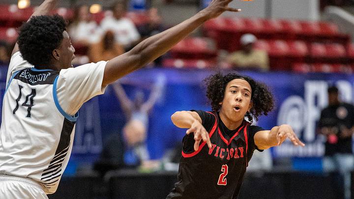 UNC Basketball Encounters Rivals in Battle for Coveted Forward