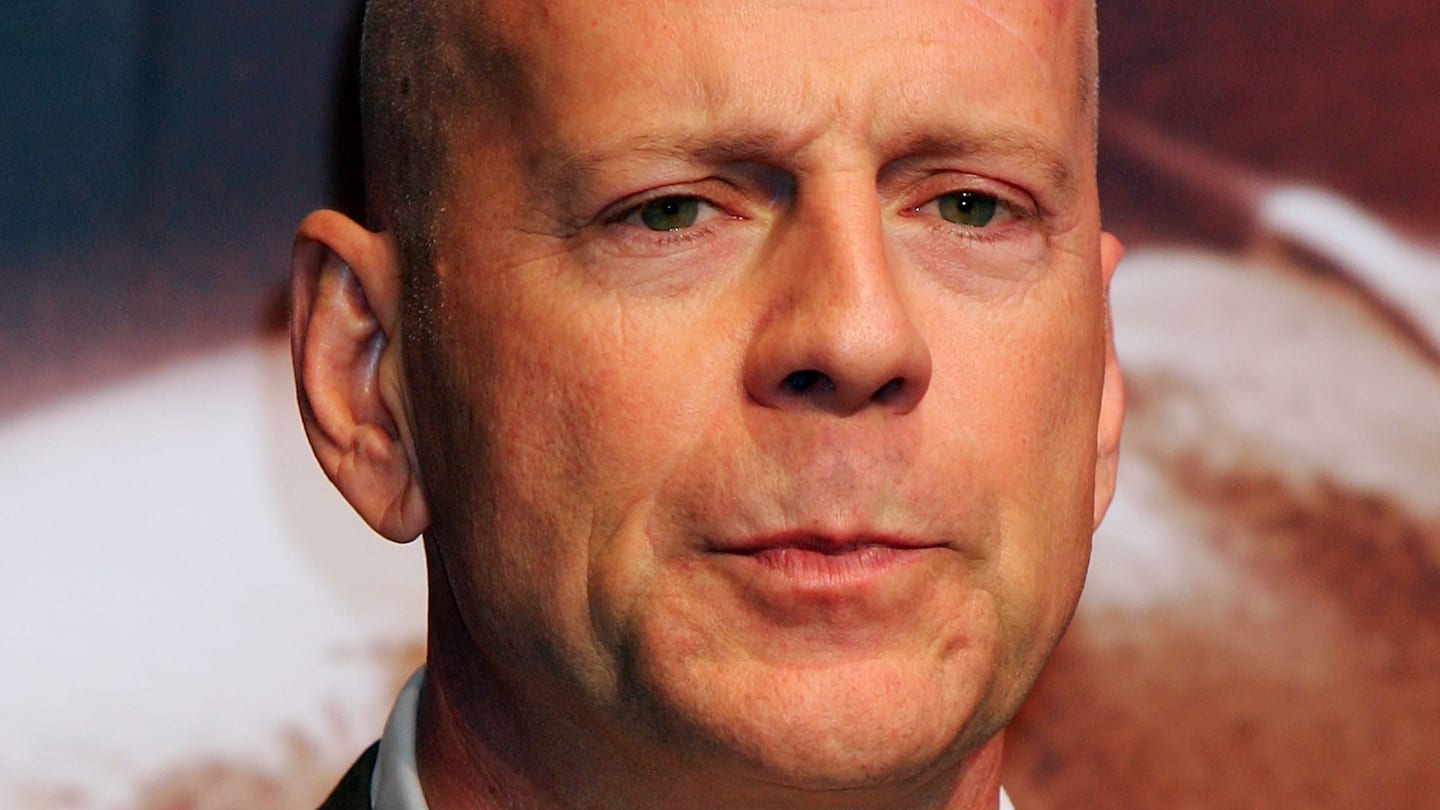 Bruce Willis poses for rare family photo with Demi Moore, Emma Heming ...