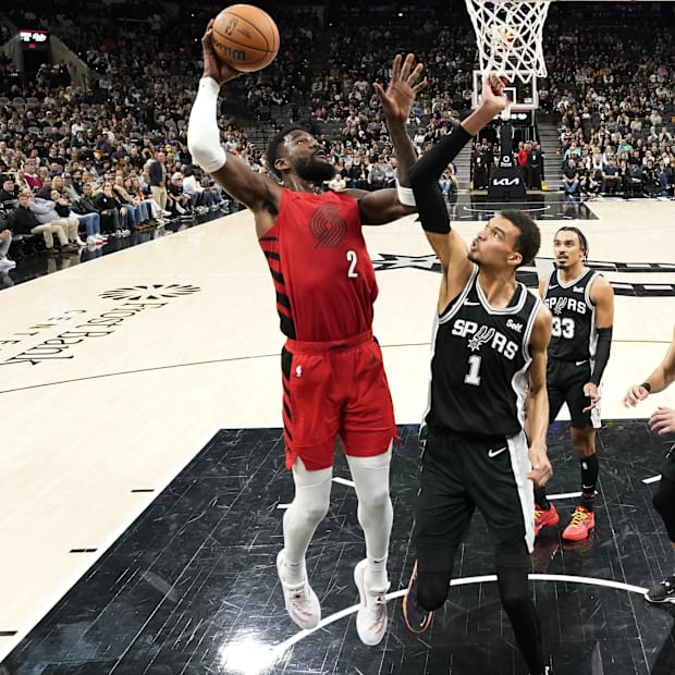Deandre Ayton Dunks Over Victor Wembanyama In Trail Blazers-Spurs Game