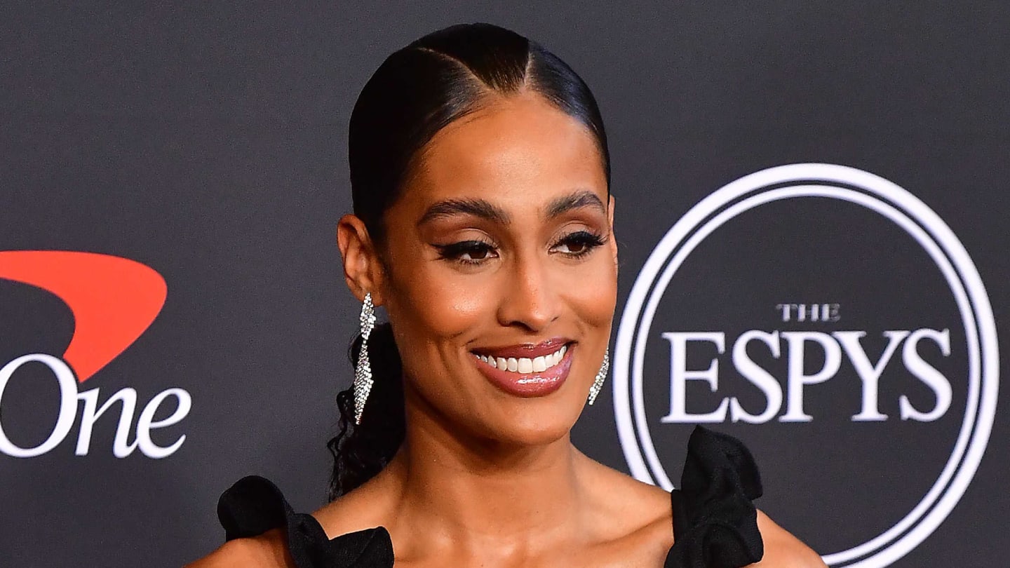 Skylar Diggins-Smith Turns Heads Ahead of Game Time in Bright Green ...