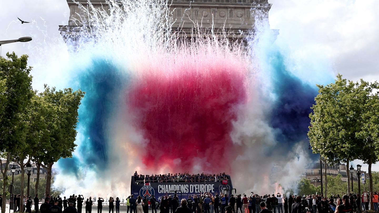 PSG VIDEO : Les images impressionnantes de la parade sur les Champs ...