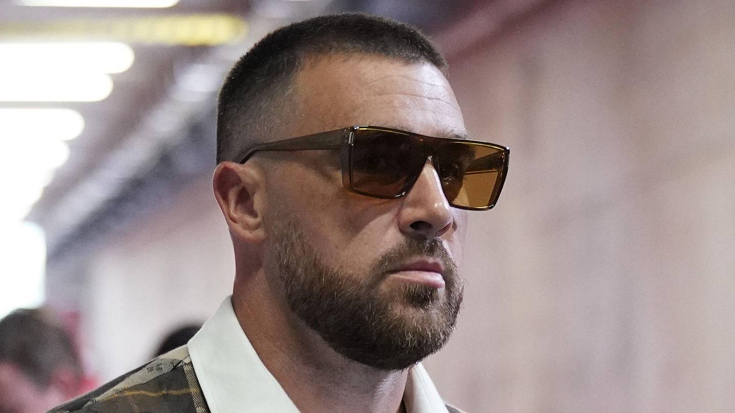 Travis Kelce and Ex-Chiefs Champions Show Up at Kansas High School ...