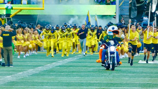 College Football Tour visits Oregon and Autzen Stadium