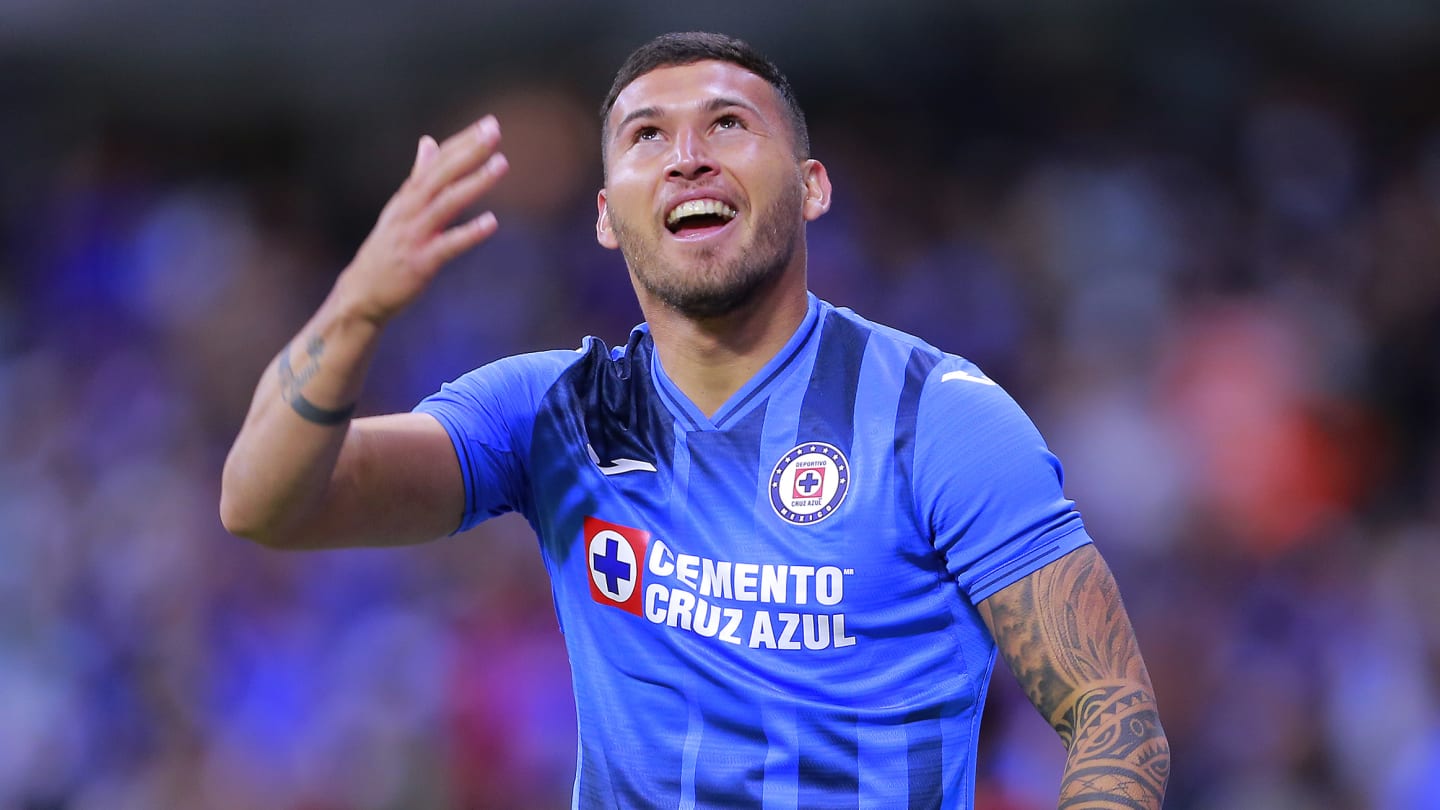 Con golazo de Escobar, Cruz Azul venció a Pumas y la alegría volvió al ...