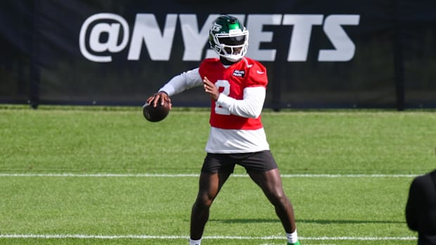 Jets QB Undergoes Knee Surgery, Expected To Miss Preseason