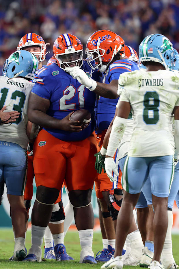 Buccaneers' 400-pound rookie turning heads prior to training camp