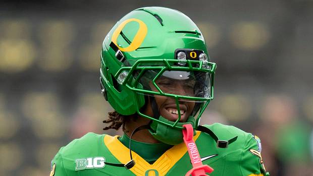 Oregon Freshman Dakorien Moore Opens Up On Relationship With ...