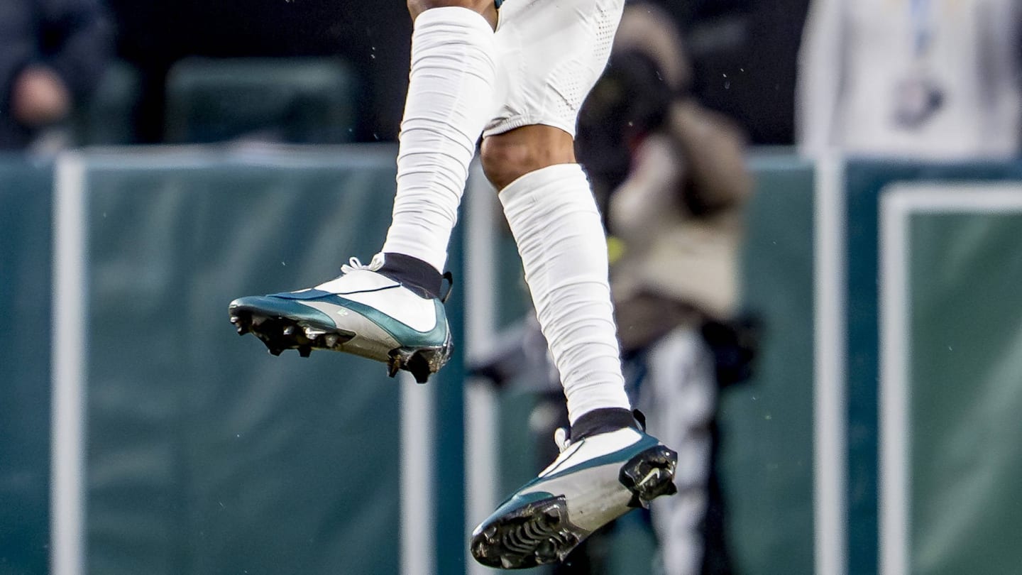 Devonta Smith Wears Allen Iverson's Reebok Cleats in Eagles Win