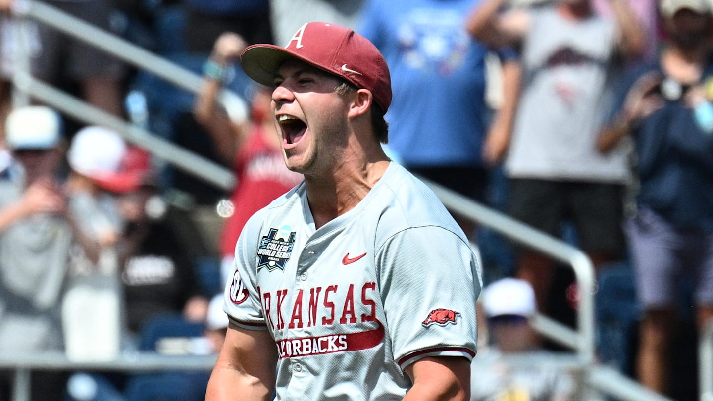 Hogs' Wood outperforms College World Series legends with no-hitter