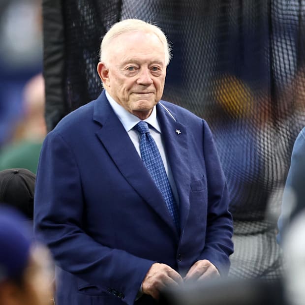 Cowboys’ Jerry Jones sends strong message to defensive coordinator Matt ...