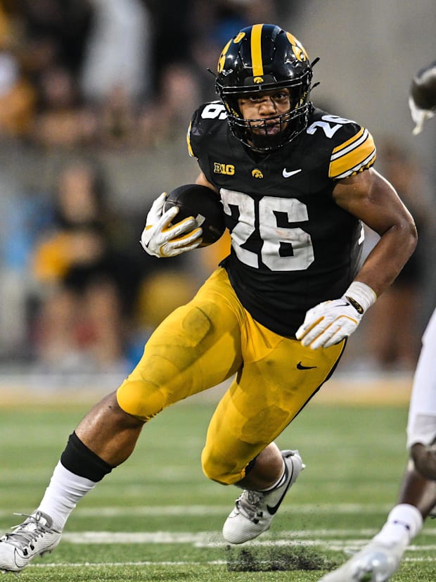 Iowa Hawkeyes vs. Iowa State Cyclones prediction: Who wins, and why?