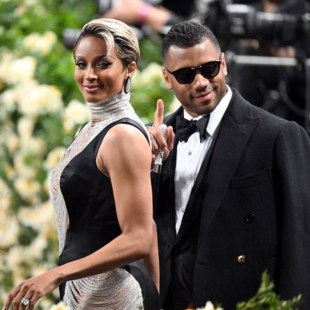 Russell Wilson's wife Ciara's insane athletic 'high school' pose looks ...