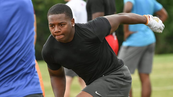 USC Trojans Linebacker Raesjon Davis Enters Transfer Portal, Headed To ...