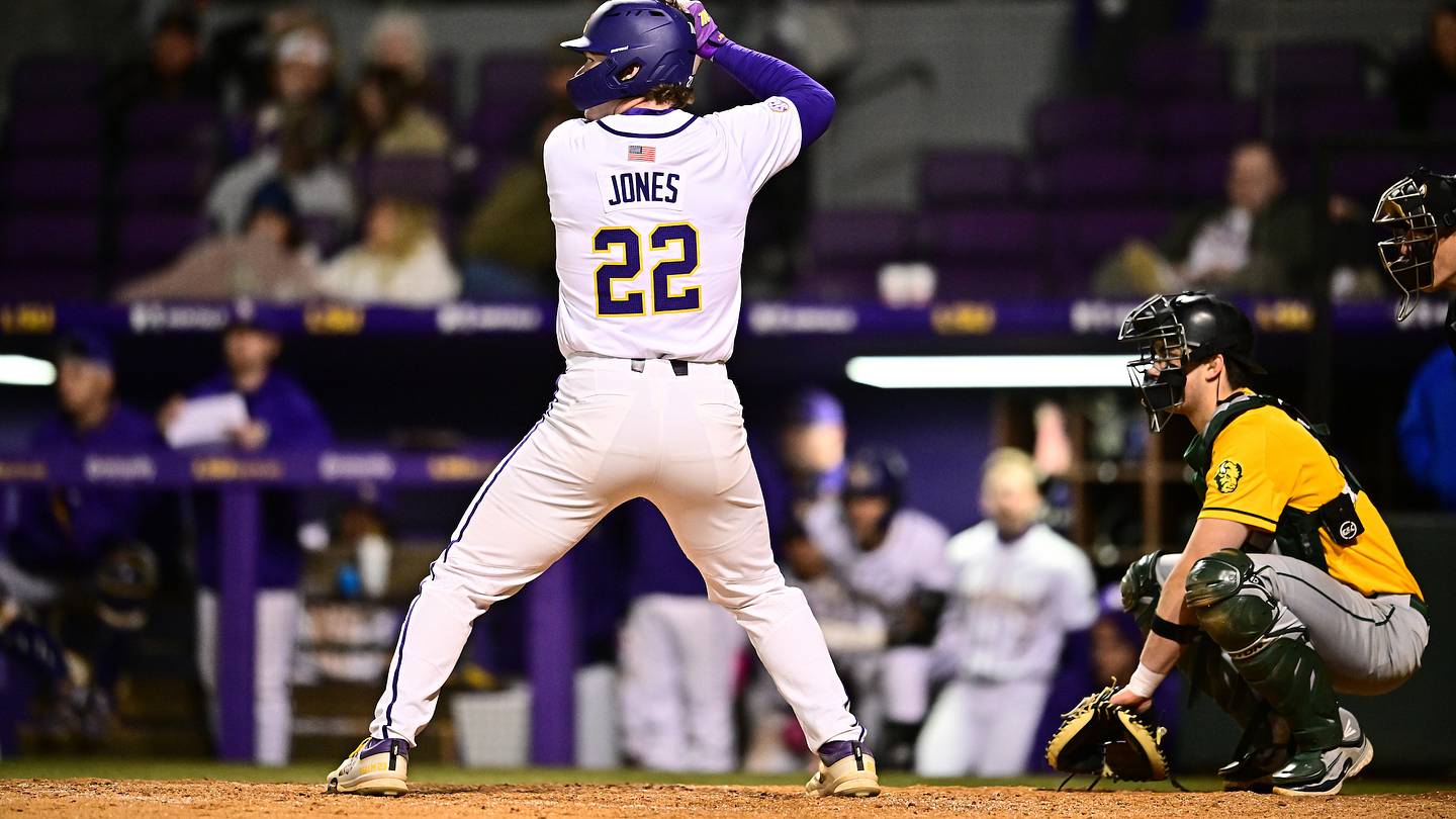 How It Happened: LSU Baseball Suffers 6-2 Loss to Texas Longhorns in ...
