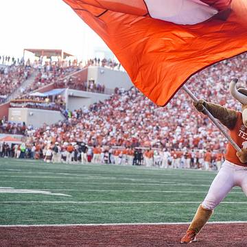 Tennessee Titans QB Cam Ward Praises 'Dawg' Texas Longhorns TE Gunnar Helm