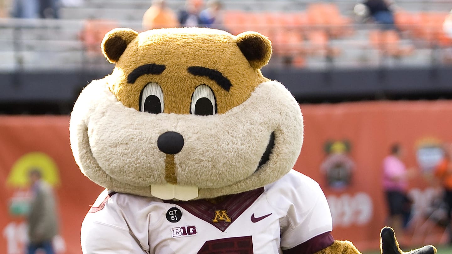 Rising California edge rusher sets Gophers official visit