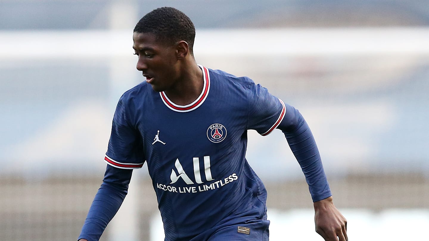 Ayman Kari signe son premier contrat professionnel avec le Paris Saint ...