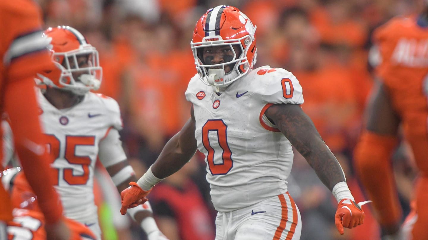 Clemson Tigers Star LB Receives Massive Honor Before 2024 Season
