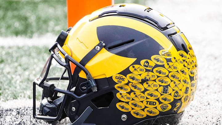 wolverines football logo coloring pages