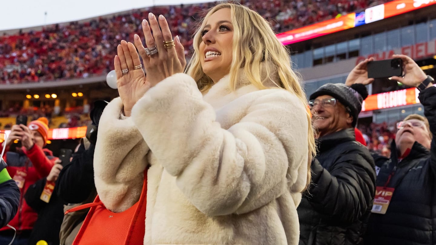 Brittany Mahomes shows off ‘golden hour’ dress without baby Golden