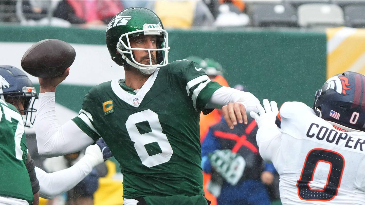New York Jets Superstar Quarterback Hit Career Passing Yardage Milestone