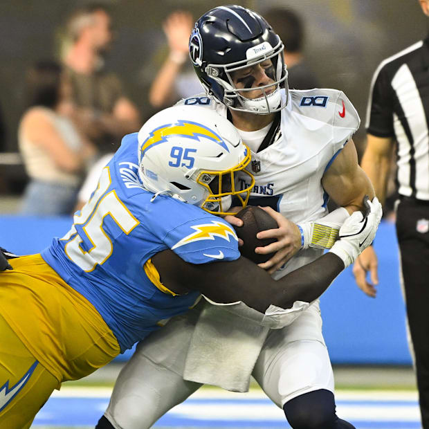 Former lightly used Buffalo Bills DT Poona Ford given massive new contract