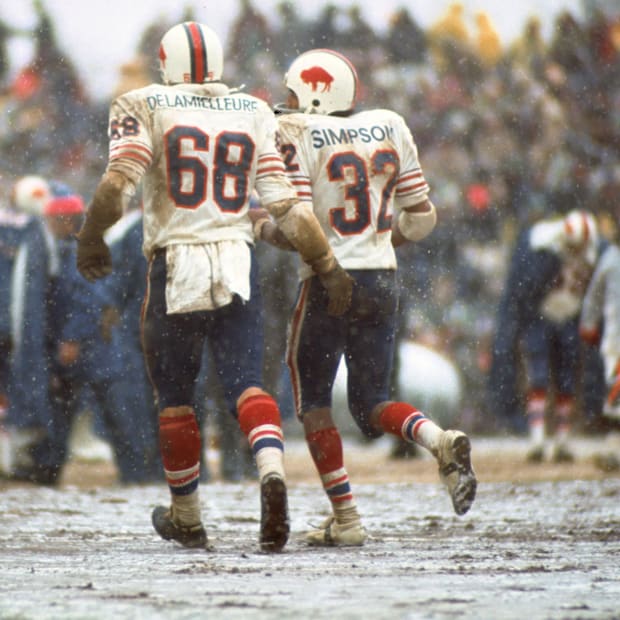 What is the Buffalo Bills' single-game rushing record?