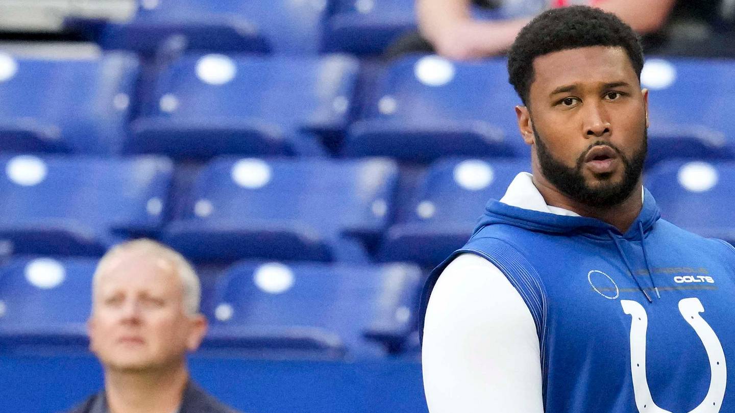 DeForest Buckner Fulfills Bet with Colts Owner After Oregon's Loss to ...