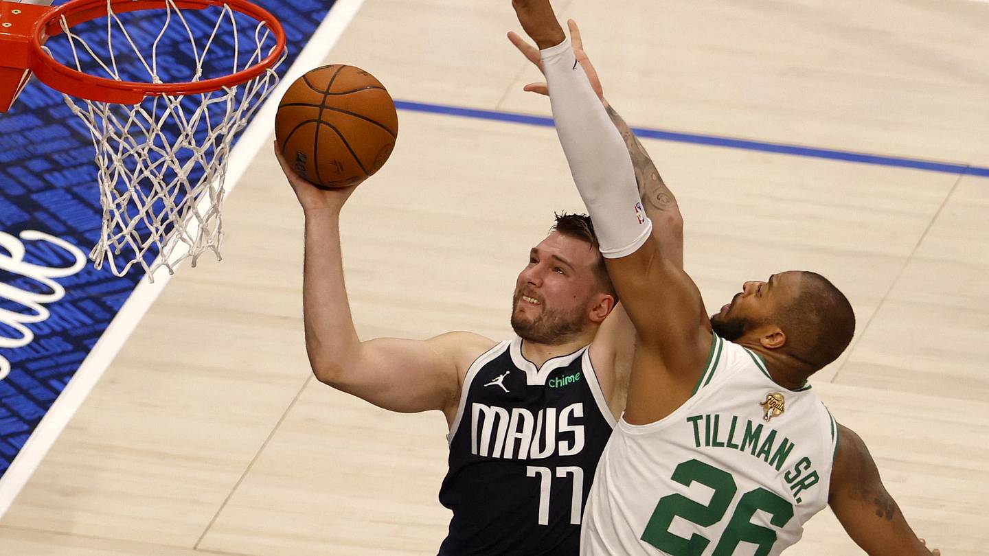 Amazing way for Spartan Nation to celebrate Xavier Tillman's NBA title