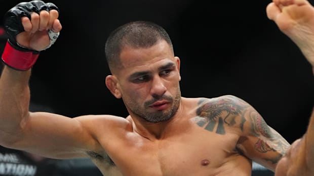 Alexandre Pantoja snaps unbroken 'curse' with UFC 317 victory